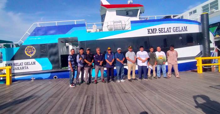 KMP Selat Gelam Sandar di Pelabuhan KPK, Layani Rute Karimun-Pulau Parit