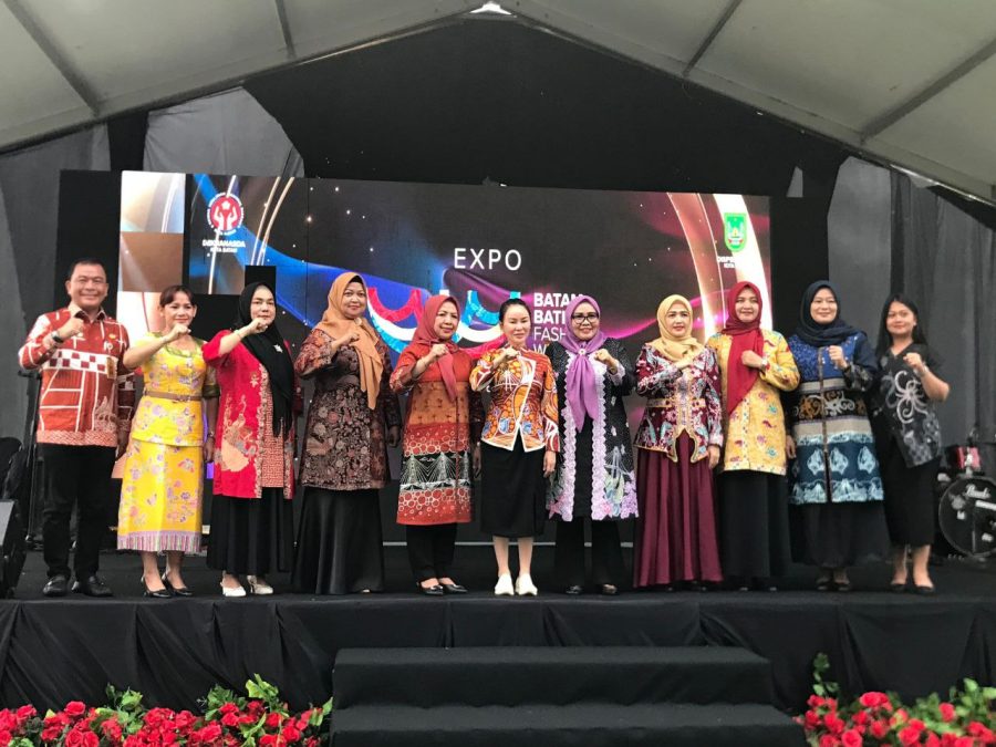 Batik Jembatan Barelang Diluncurkan di Batam Fashion Week 2025